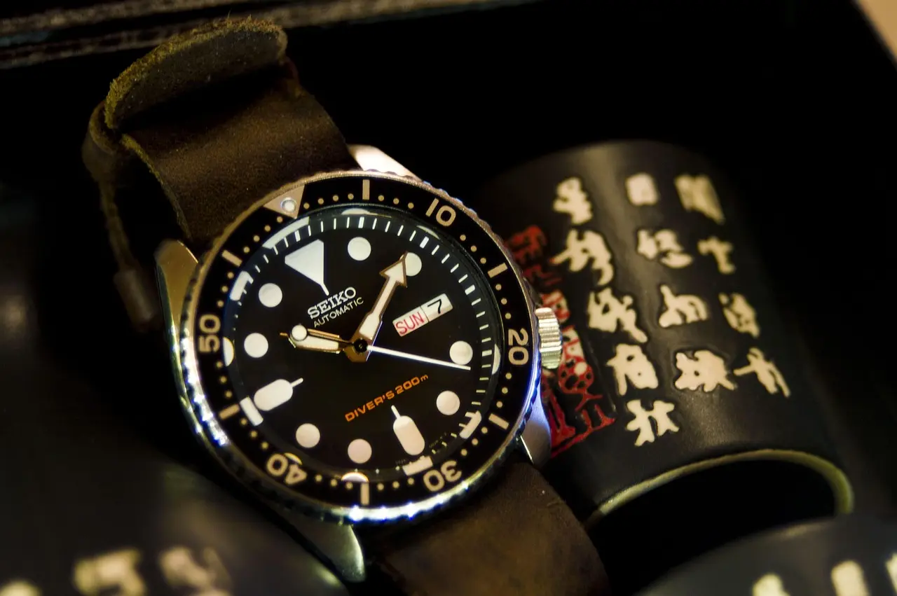 Authorized Dealer vs Grey-Market Watch Buying: What to Know